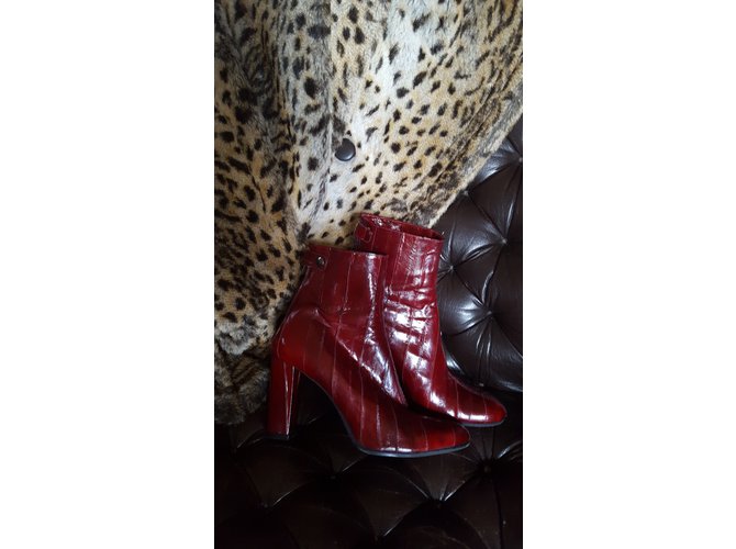 Colisee De Sacha Bottines rouge bordeaux cuire precieuse dans le gout ...