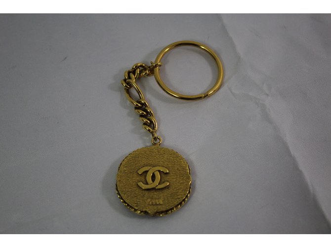 Chanel Anhänger halsketten Golden Metall ref.68171 - Joli Closet