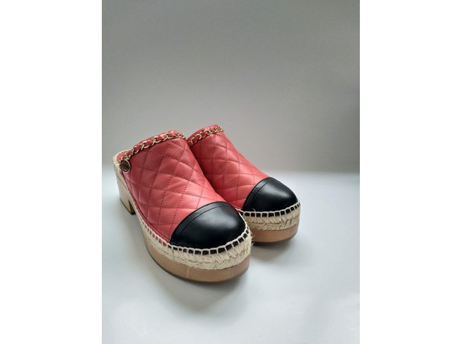 Chanel Slippers Red Leather ref.87511 - Joli Closet