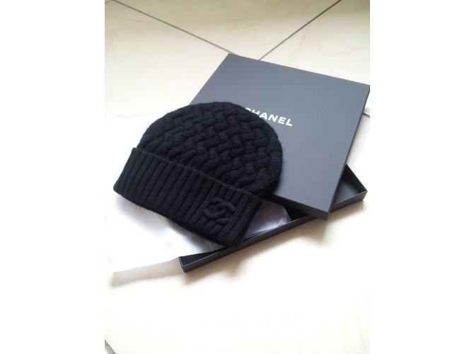 Chanel Bonnet Cachemire Noir ref.88434 - Joli Closet