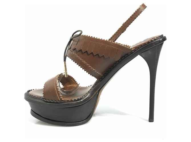Sandale à talons en cuir marron Burberry Marron foncé ref.119607 - Joli ...