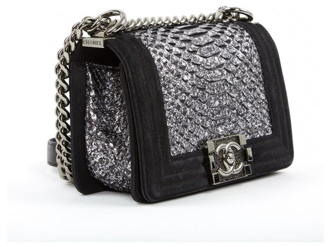 CHANEL BOY PYTHON RARE ! Cuirs exotiques Noir Argenté ref.120421 - Joli ...