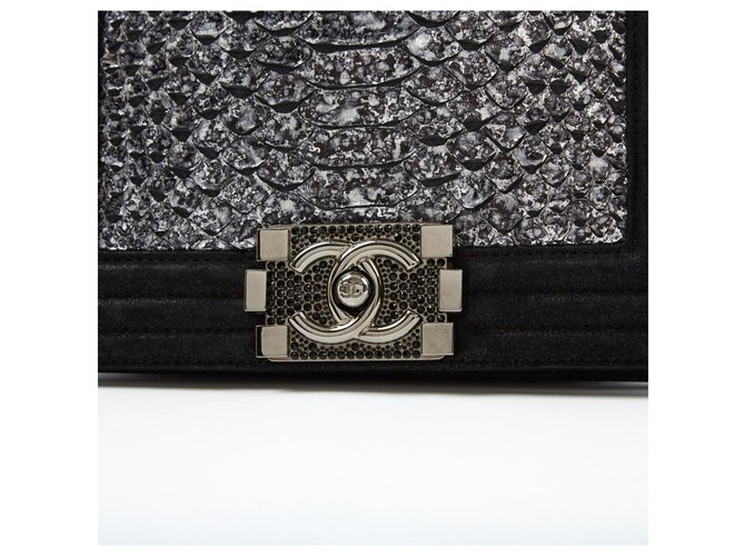 CHANEL BOY PYTHON RARE! Black Silvery Exotic leather ref.120421 - Joli ...