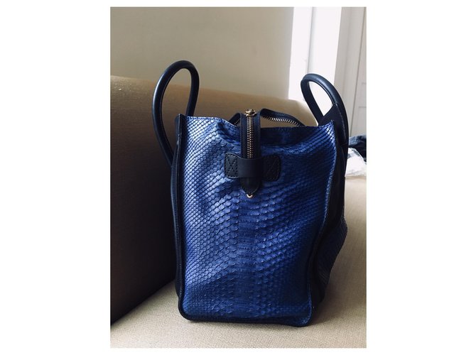 Superbe et rare sac Céline Luggage bicolore en Python bleu Cuirs ...