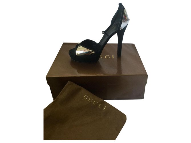 Gucci Talons hauts en relief en métal Suede Noir Argenté ref.162760 ...