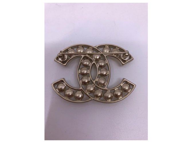 Brosche mit Chanel-Perlen 2019 Silber Metall ref.163309 - Joli Closet