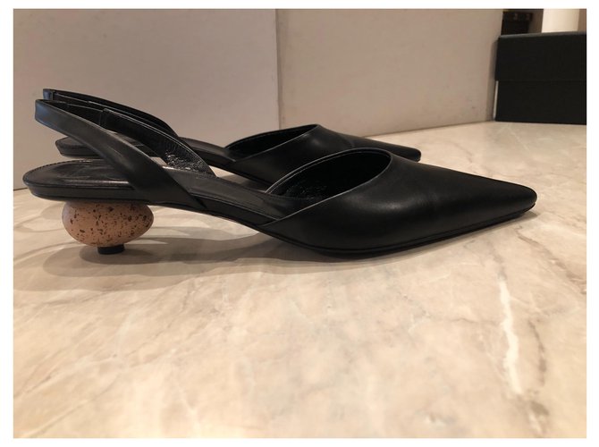 Loewe Egg heels Black Leather ref.167740 - Joli Closet
