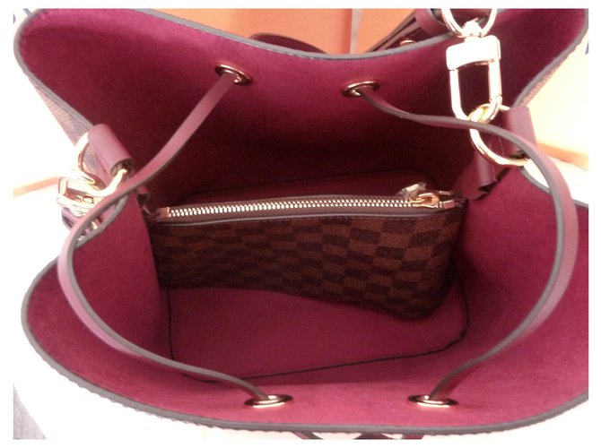 sac LOUIS VUITTON NEONOE CHERRY BERRY Toile Marron ref.197331 - Joli Closet