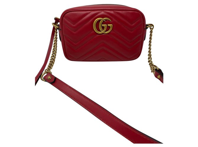 Gucci Mini sac GG Marmont matelassé Rouge Cuir ref.213732 - Joli Closet
