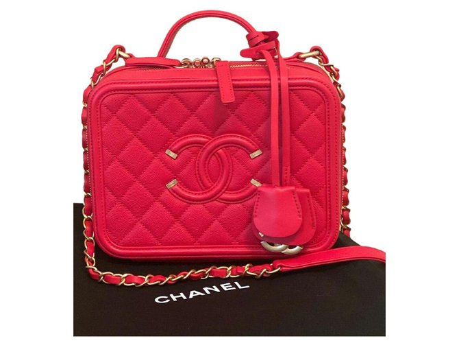 Chanel Vanity Case Medium bag Red Gold hardware Leather ref.276283 ...