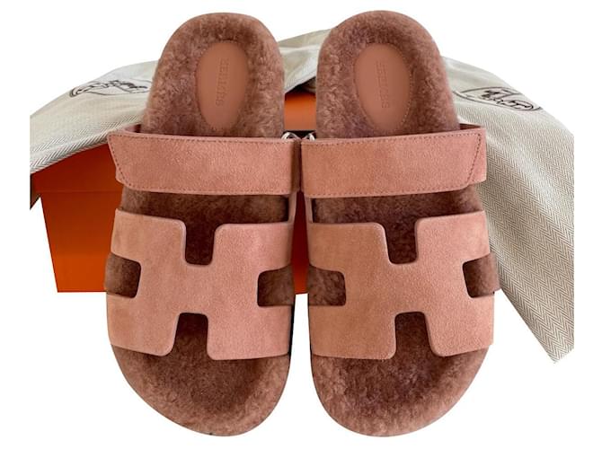 Hermès Chypre Shearling Sandals Pink Suede ref.393258 - Joli Closet