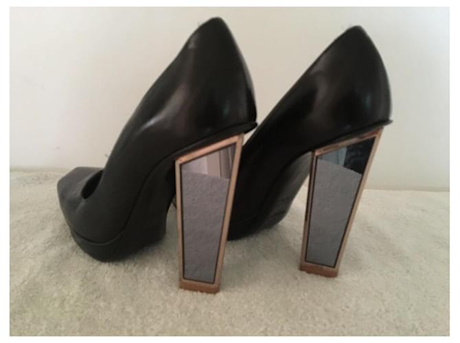 Yves Saint Laurent Tacco YSL Tripon con tacco a specchio triangolare ...