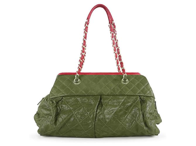 Chanel Shiny Red Quilted Leather Shoulder Bag ref.592906 - Joli Closet