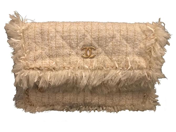 Chanel Clutch bags Eggshell Tweed ref.620104 - Joli Closet