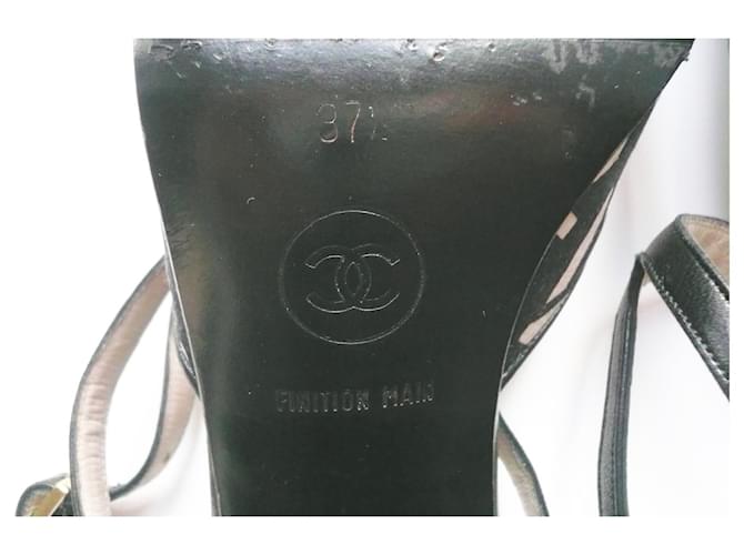 CHANEL Bi-material pumps in leather and Coco T monogram fabric37,5 IT ...