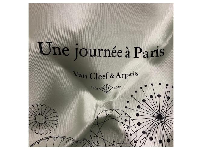 VAN CLEEF & ARPELS Multiple colors Silk ref.826677 - Joli Closet
