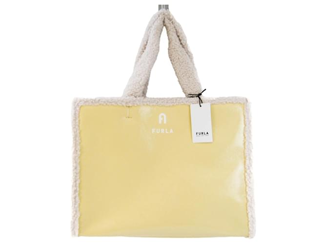 Furla Yellow Patent leather ref.1050597 - Joli Closet