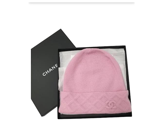 Chanel Cashmere Light Pink CC Logo Hat ref.1076107 - Joli Closet