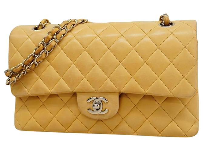 Timeless Chanel Classic Flap Yellow Leather ref.1175073 - Joli Closet