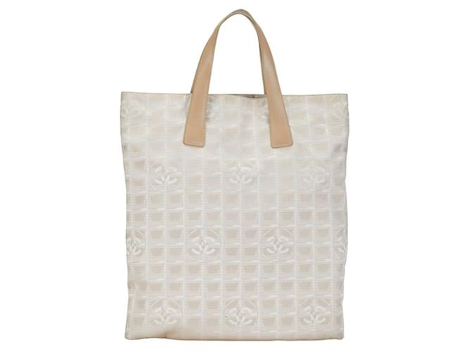 Timeless Chanel Travel line Beige Cloth ref.1371339 - Joli Closet