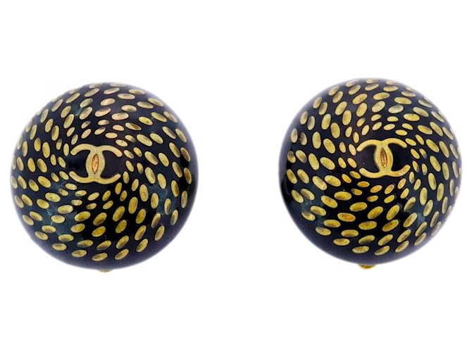 Chanel Coco Mark Circle Earrings Black Golden Gold-plated ref.2577213 ...