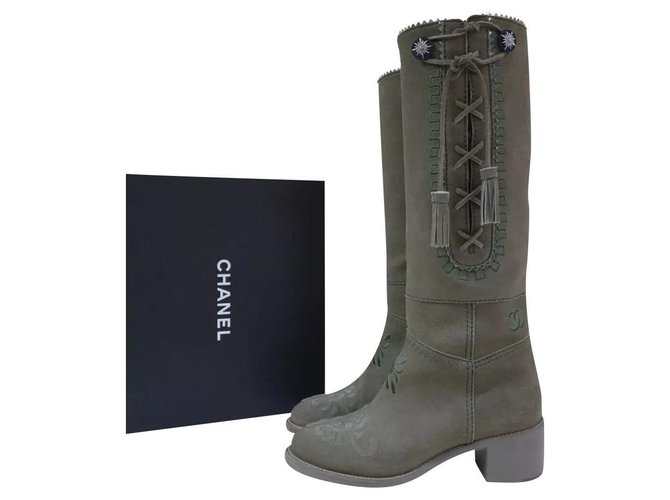 Bottes Chanel Khaki Paris Salzburg Sz. 40 Cuir Kaki ref.229521 - Joli ...
