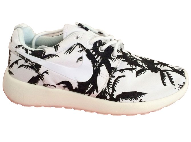 Nike rosh run palm Daim Noir ref.10354 - Joli Closet