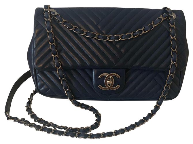 Camera Chanel classical Navy blue Dark blue Leather ref.137380 - Joli ...