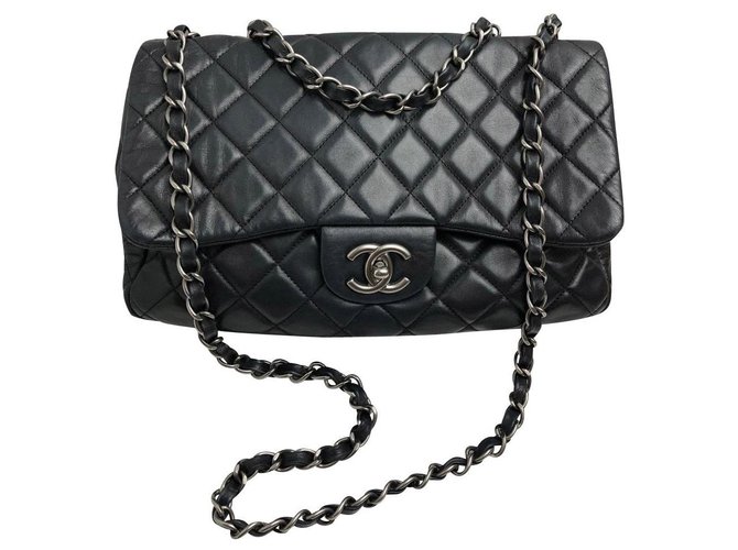 Timeless Chanel Jumbo Black Leather ref.153399 - Joli Closet