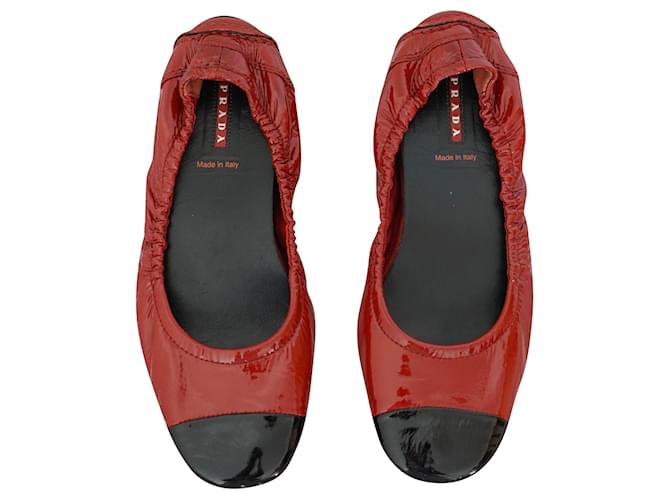 Prada Ballerines Cuir vernis Noir Rouge ref.197362 - Joli Closet