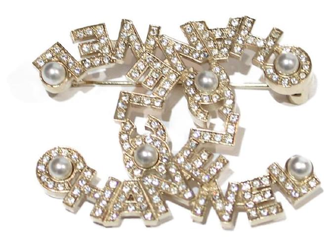 Chanel Pins & brooches Golden Metal ref.472650 - Joli Closet