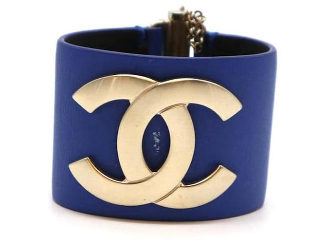 Chanel Gold Blue Leather CC Logo Glide Lock Bangle ref.543812 - Joli Closet