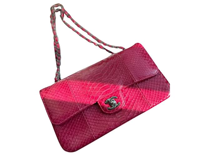 Timeless Chanel Medium python bag Pink ref.660302 - Joli Closet