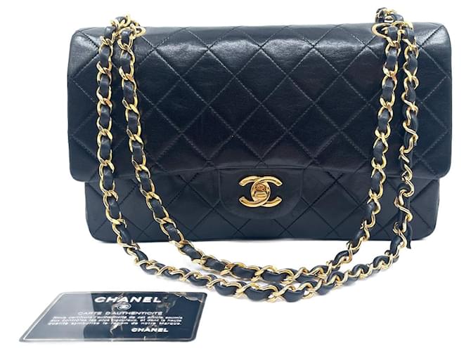 Black Leather Chanel Medium Flap Bag ref.697960 - Joli Closet