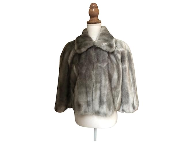 Max Mara Jackets Grey Faux fur ref.730310 - Joli Closet