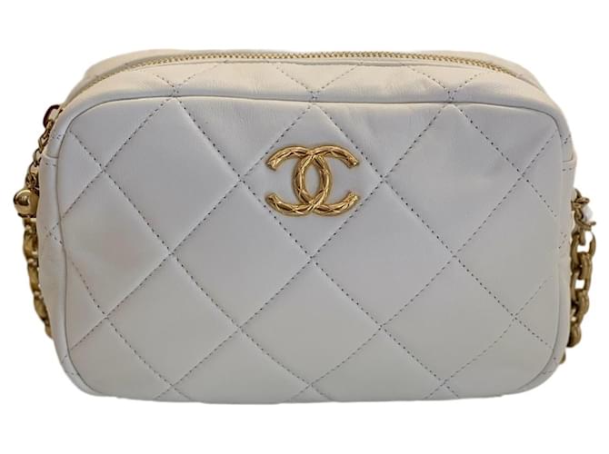Camera Chanel Handbags White Leather ref.749905 - Joli Closet