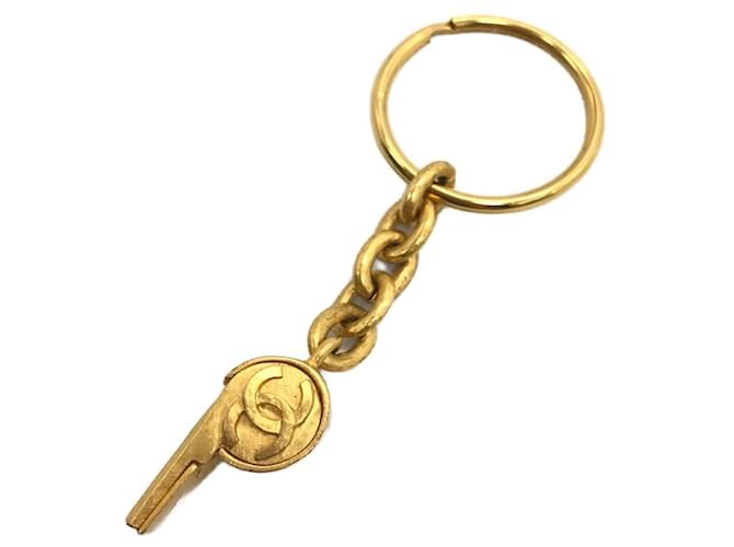 CHANEL Gold Keyring Gold hardware Gold-plated ref.945720 - Joli Closet