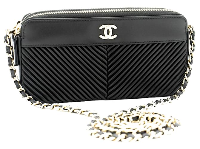 Chanel V-Stich Black Leather ref.1005157 - Joli Closet