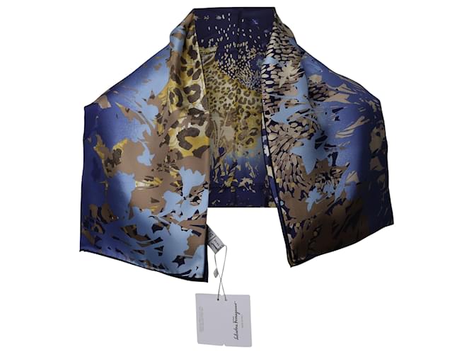 Salvatore Ferragamo Leopard Print Scarf in Blue Silk ref.1015011 - Joli ...