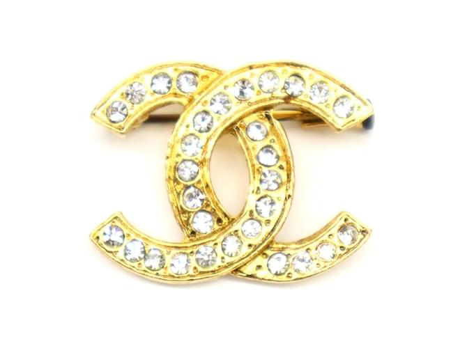 Chanel CC Logo Rhinestone Brooch Golden Metal ref.1016509 - Joli Closet