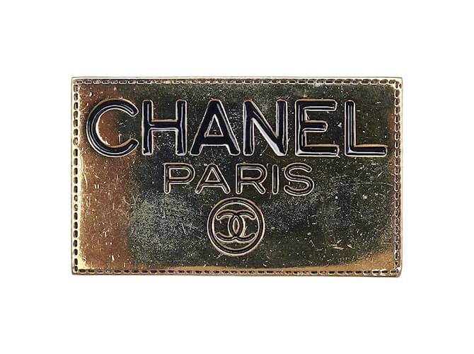 Chanel Logo Plate Brooch Golden Metal ref.1061203 - Joli Closet