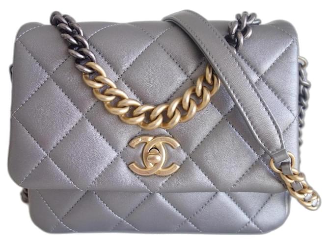Sac Chanel 19 Cuir Gris ref.1233184 - Joli Closet