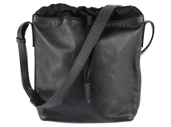 Louis Vuitton Drawsting Black Leather ref.1272007 - Joli Closet