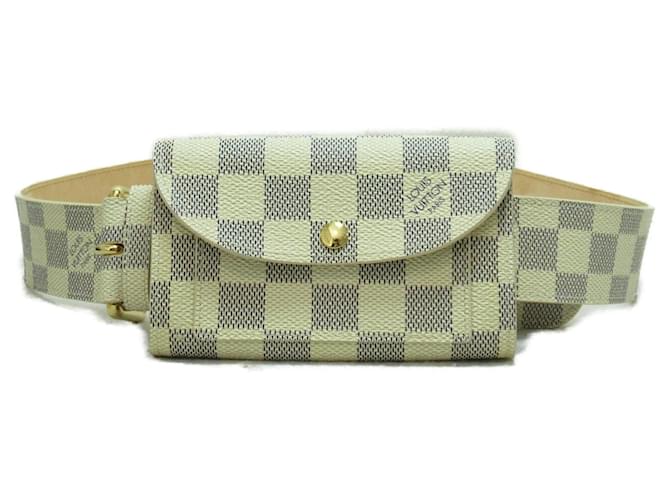 Louis Vuitton White Cloth ref.1272363 - Joli Closet