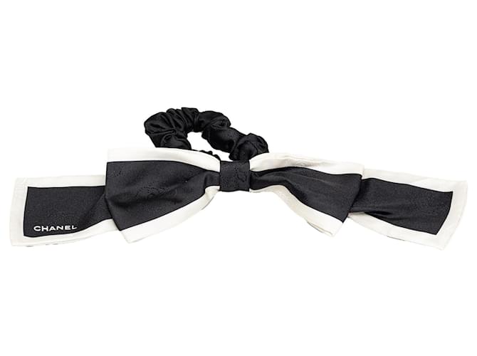 Chanel Black Silk CC Bow Scrunchie Cloth ref.1280423 - Joli Closet