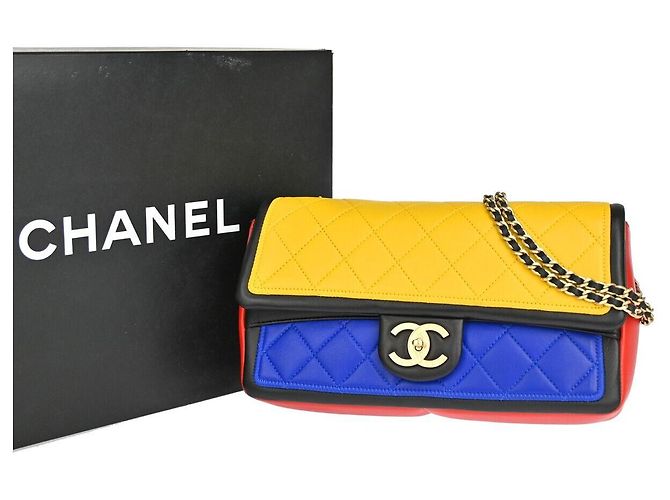 Chanel Matelassé Multiple colors Leather ref.1308193 - Joli Closet