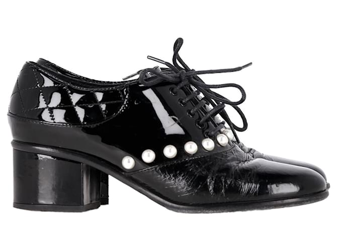 Chanel Pearl Oxfords in Black Patent Leather ref.1366810 - Joli Closet