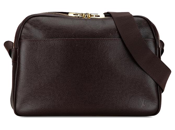 Louis Vuitton Red Taiga Reporter PM Leather ref.1415340 - Joli Closet