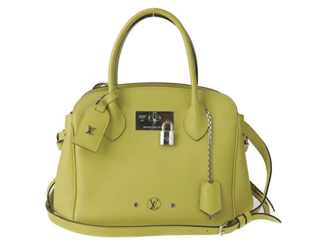 Louis Vuitton Milla Green Leather ref.1431208 - Joli Closet