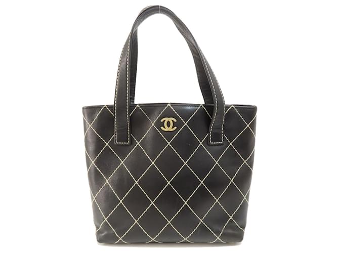 Chanel Wild Stitch Handbag in Black Calfskin Leather ref.1492844 - Joli ...